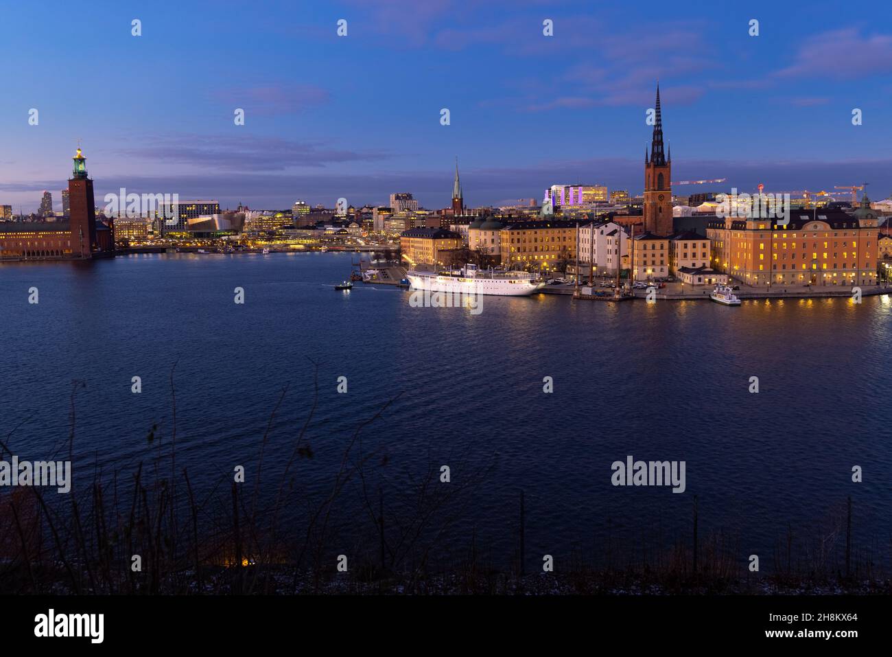 Beautiful panorama of Stockholm at night with sea, buildings, boats and ...