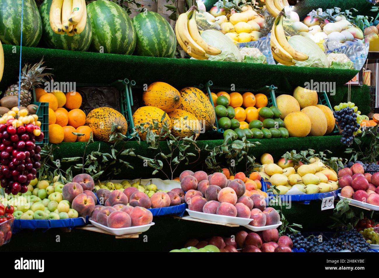 Sale of various fruits at the local market Stock Photo - Alamy