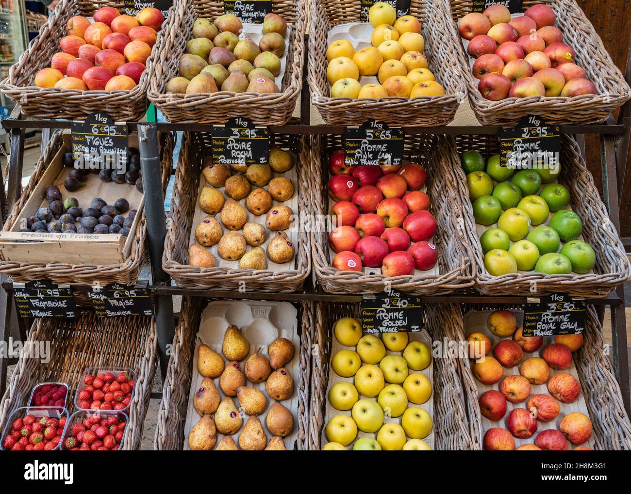 Vendor counter with colorful fruits , apple Stock Photo - Alamy