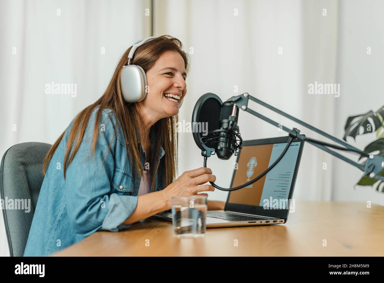 Content voice speaking hi-res stock photography and images - Alamy