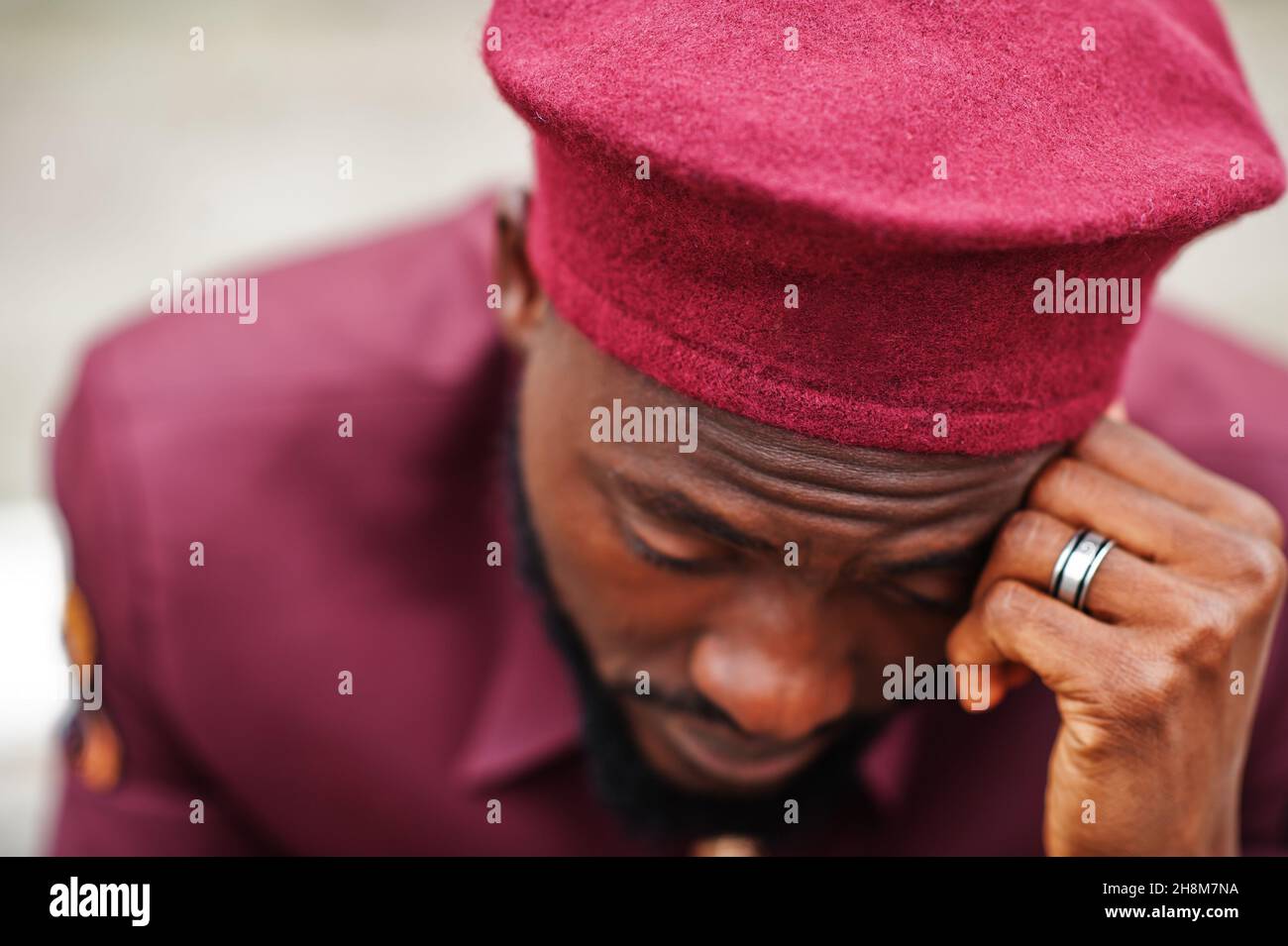 Red beret uniform hi-res stock photography and images - Alamy