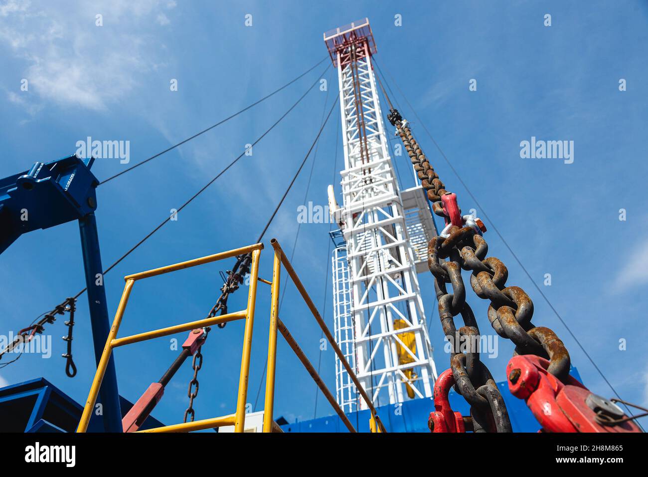 Mobile drilling rig close-up. Drilling and servicing oil and gas wells ...