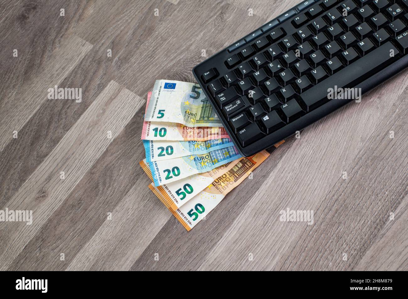 Top view of a computer keyboard and euro banknotes Stock Photo - Alamy