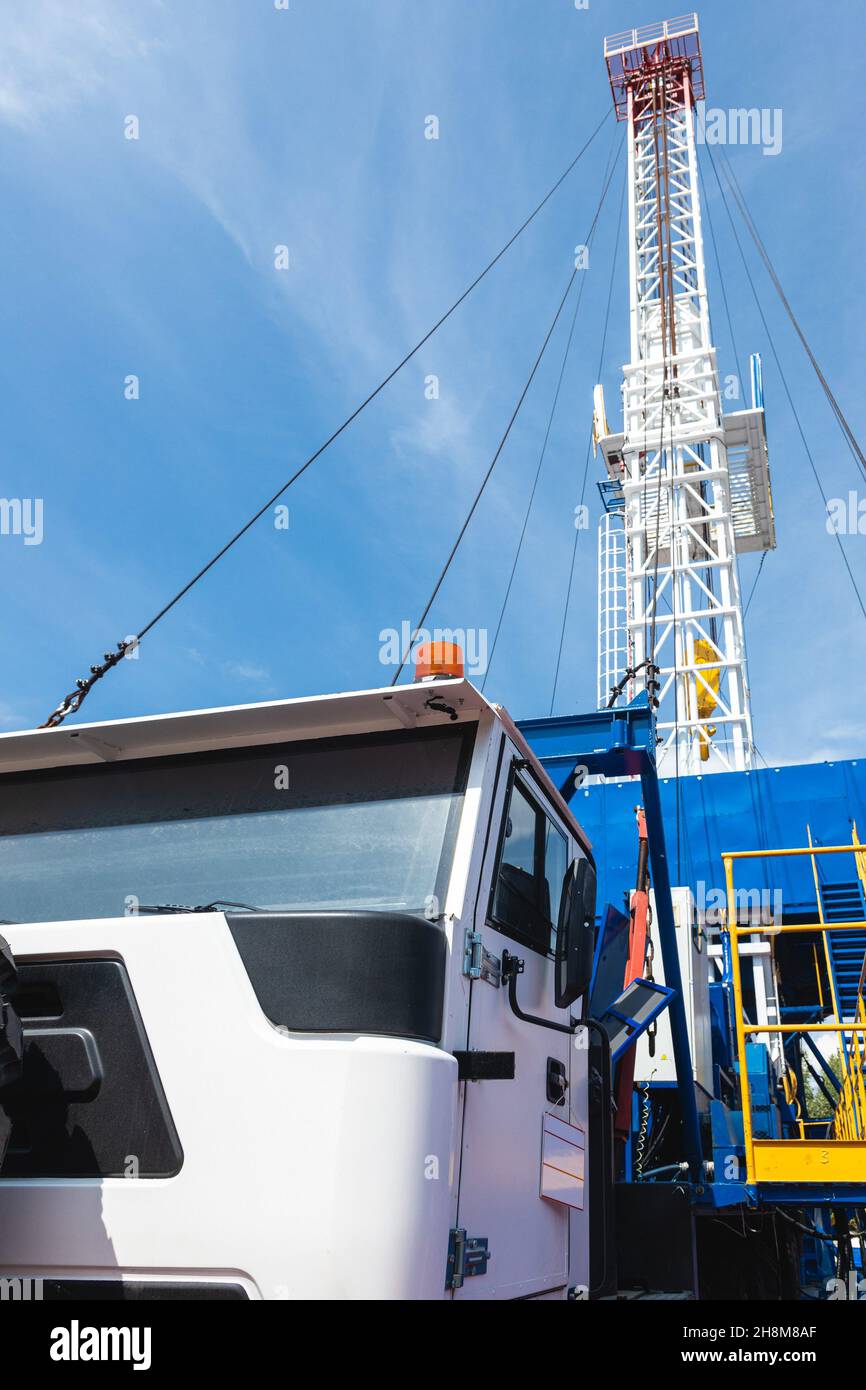Mobile drilling rig close-up. Drilling and servicing oil and gas wells ...