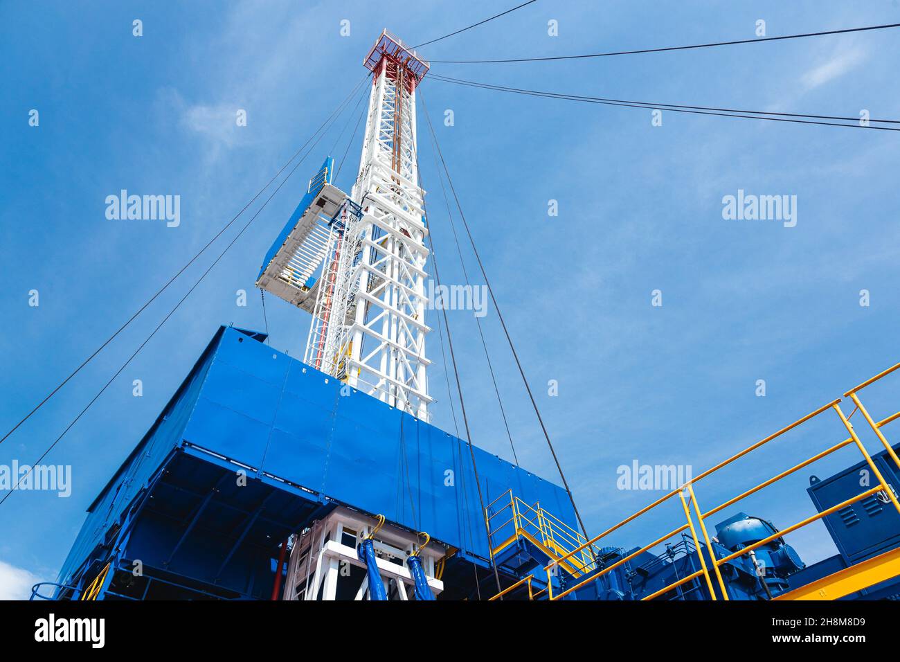 Mobile drilling rig close-up. Drilling and servicing oil and gas wells ...