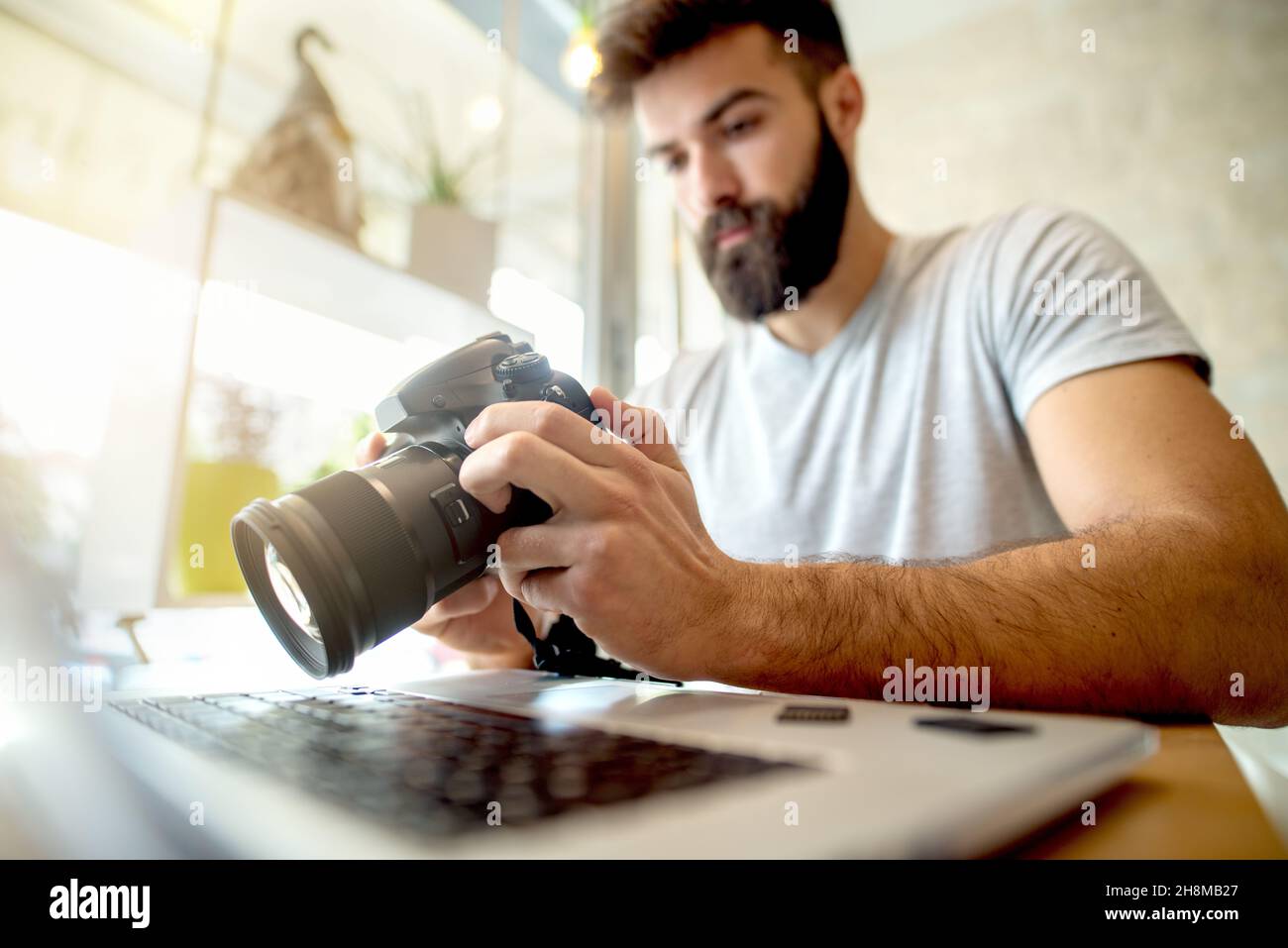 Adjusting photos hi-res stock photography and images - Alamy