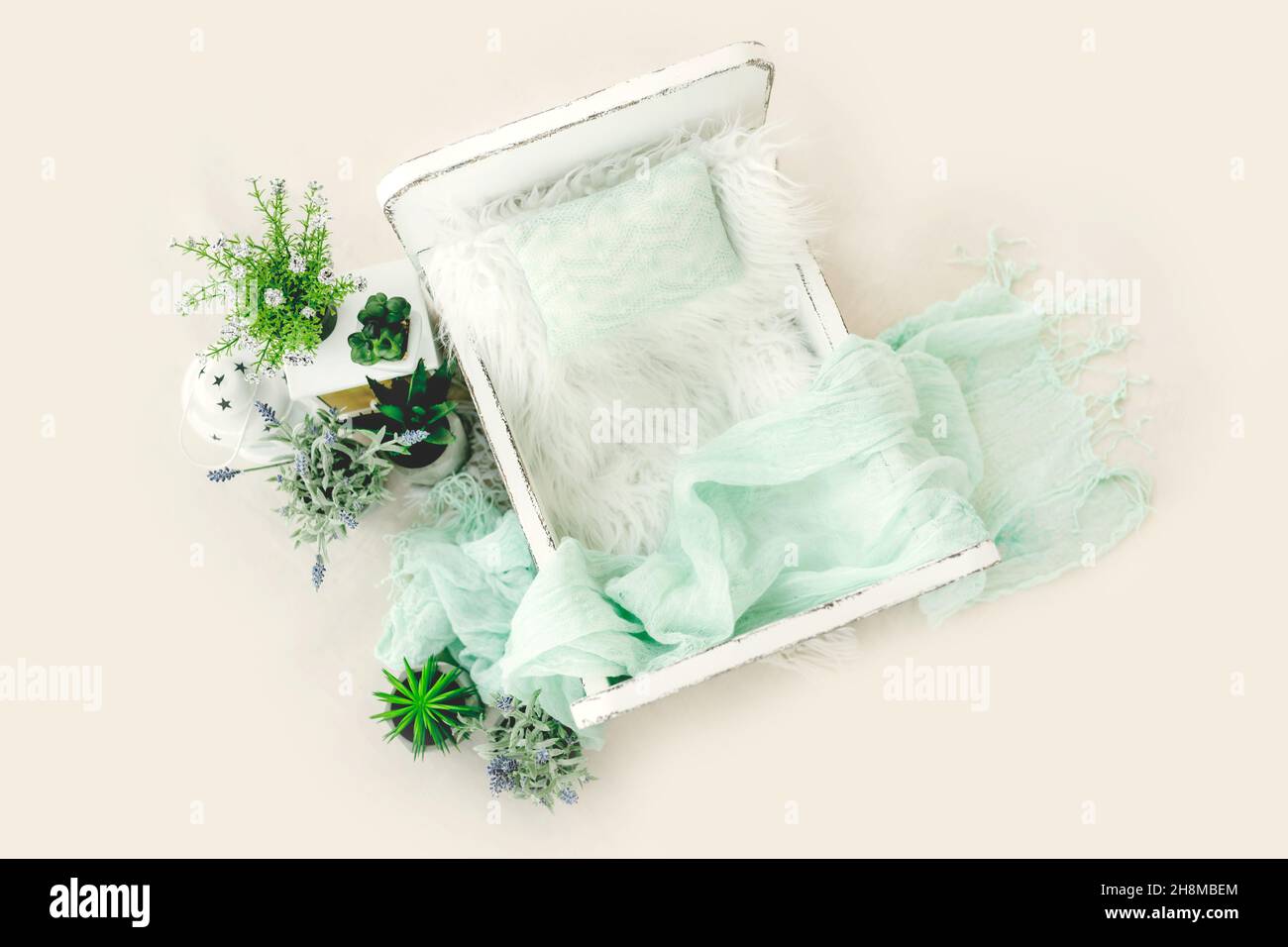 Photo studio backdrop baby hi-res stock photography and images - Alamy