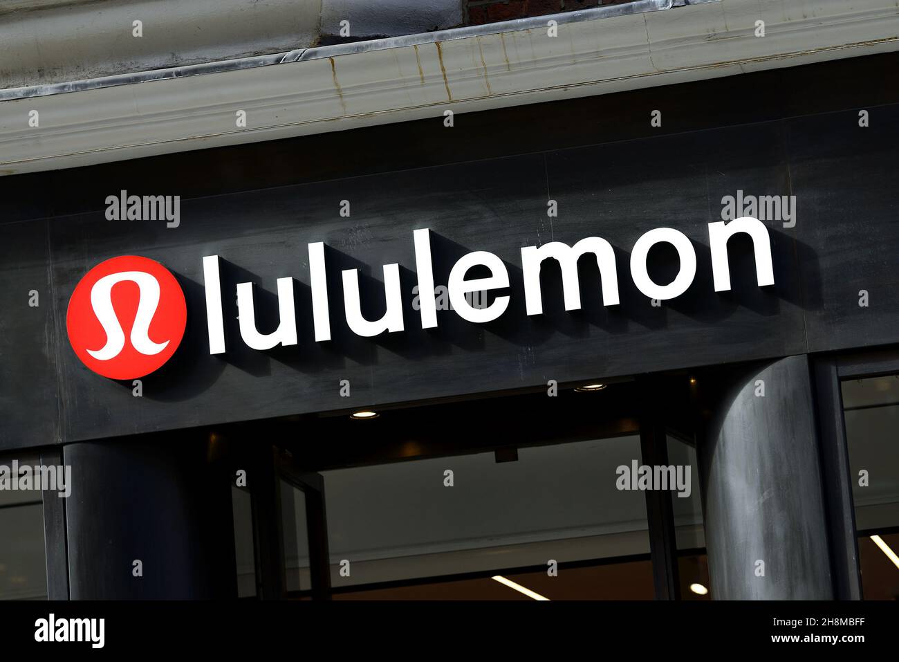 London, England, UK. Lululemon shopfront, Longacre, Covent Garden. Yoga ...