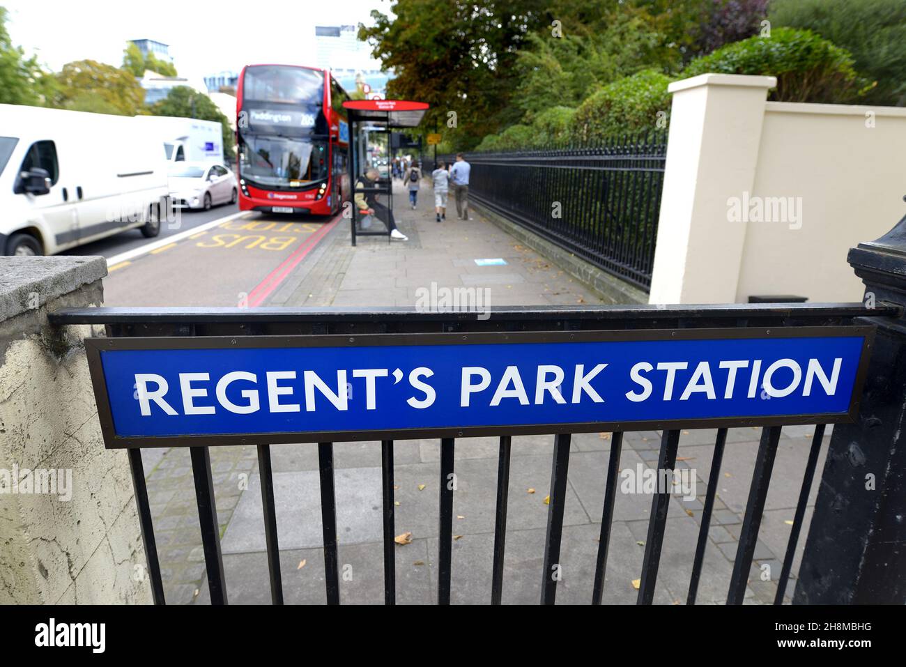 Regents park tube station hi-res stock photography and images - Alamy