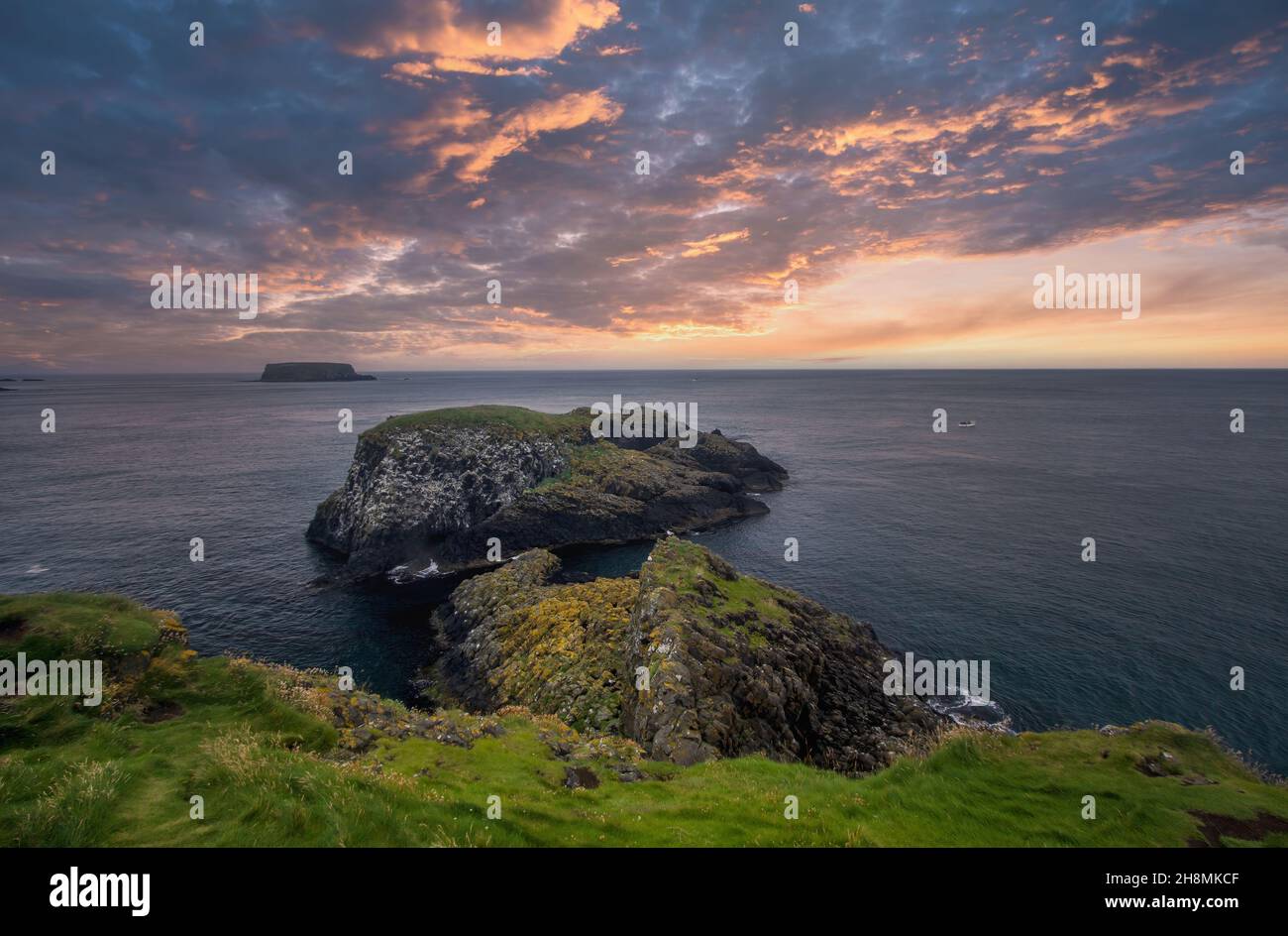 Northern Ireland Sea Coast, Antrim landscapes, Giants of Causeway ...