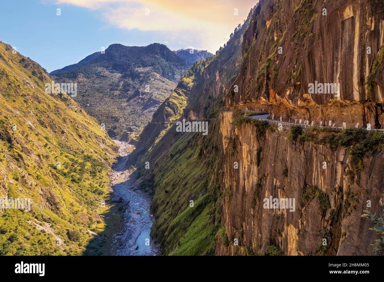 Himalaya highway hi-res stock photography and images - Alamy
