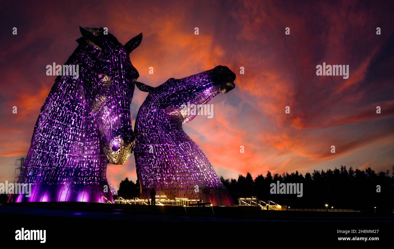 The Kelpies - Large Horse Head Statues Representing The Water Spirits ...