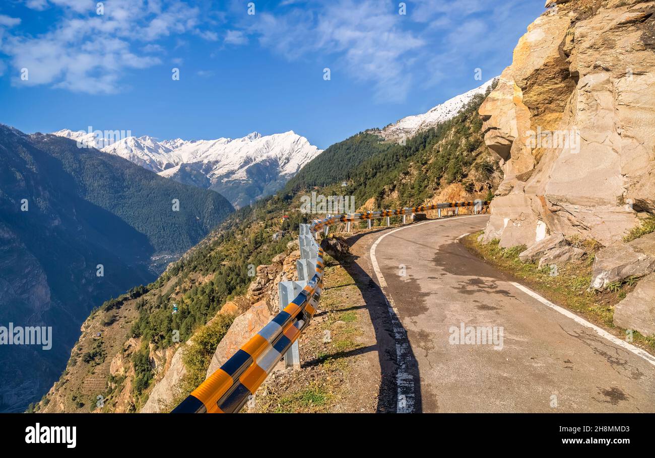 Scenic mountain road with Himalayan landscape near Kalpa Himachal ...