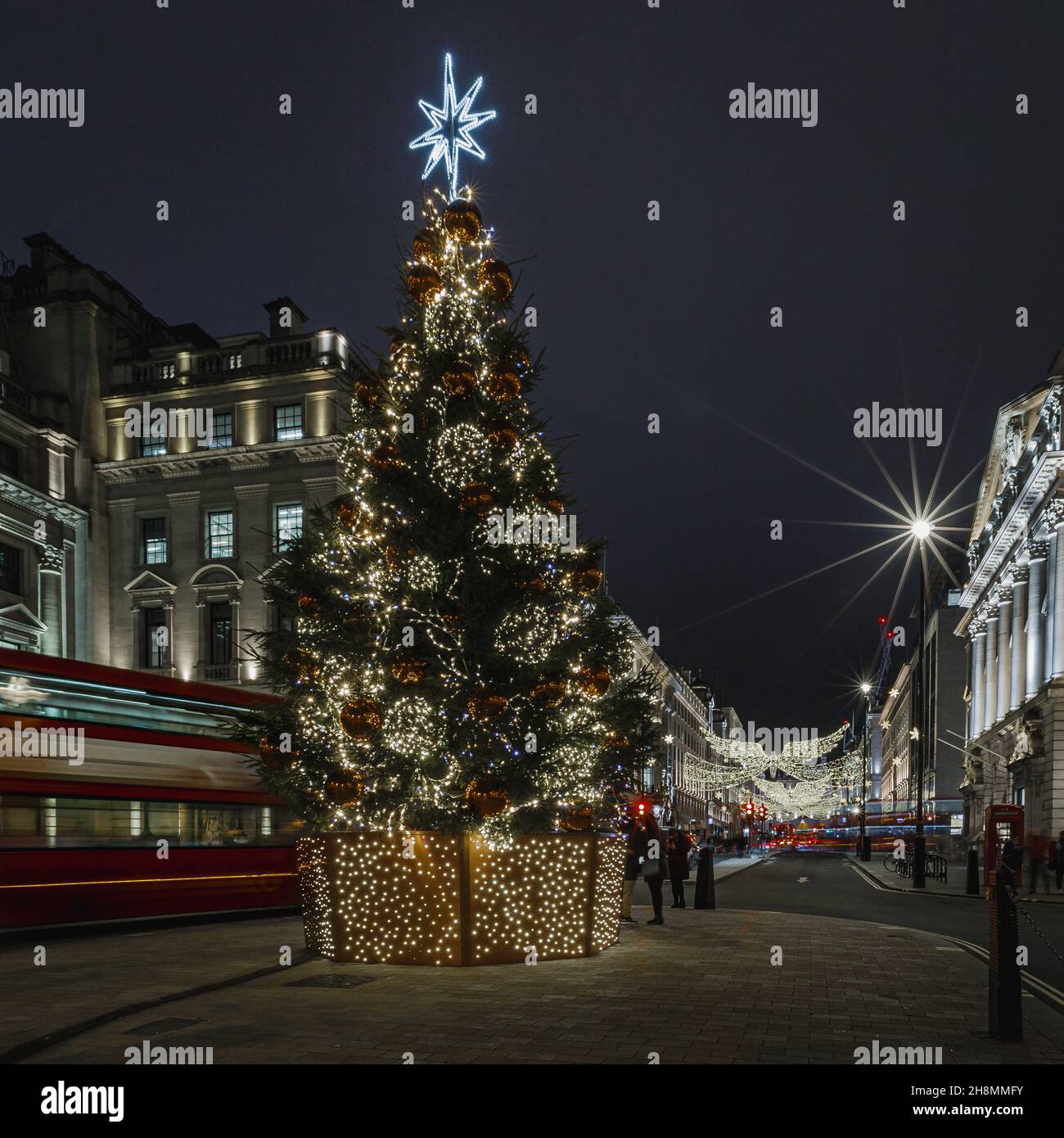 St jamess christmas light display hi-res stock photography and images ...