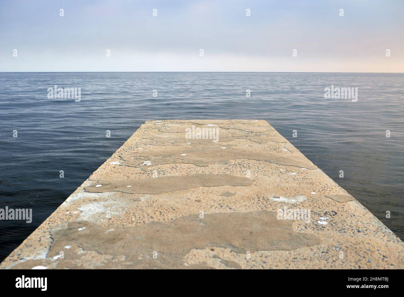 Concrete edge hi-res stock photography and images - Alamy