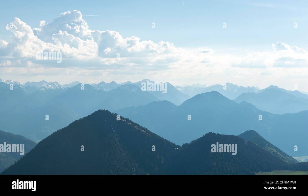 View of mountains in the evening light, ridge walk Herzogstand ...