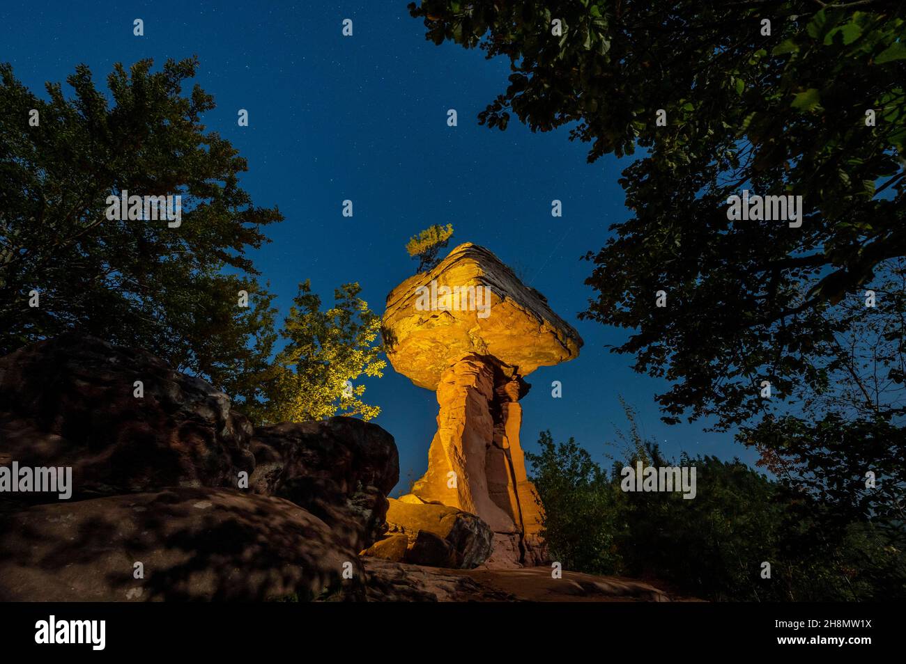 Rock formation devils table hi-res stock photography and images - Alamy
