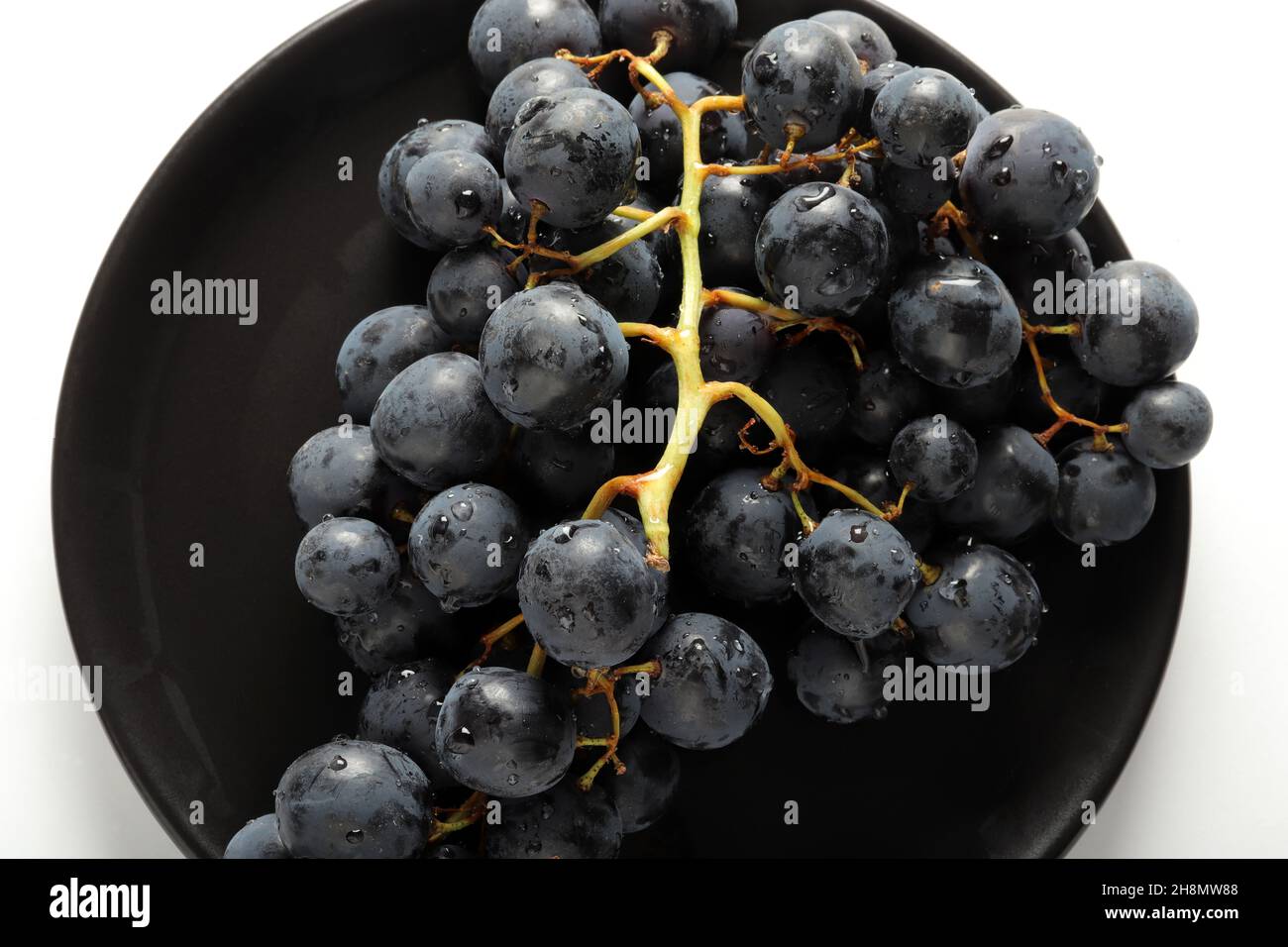 Fresh dark red grapes close up Stock Photo - Alamy