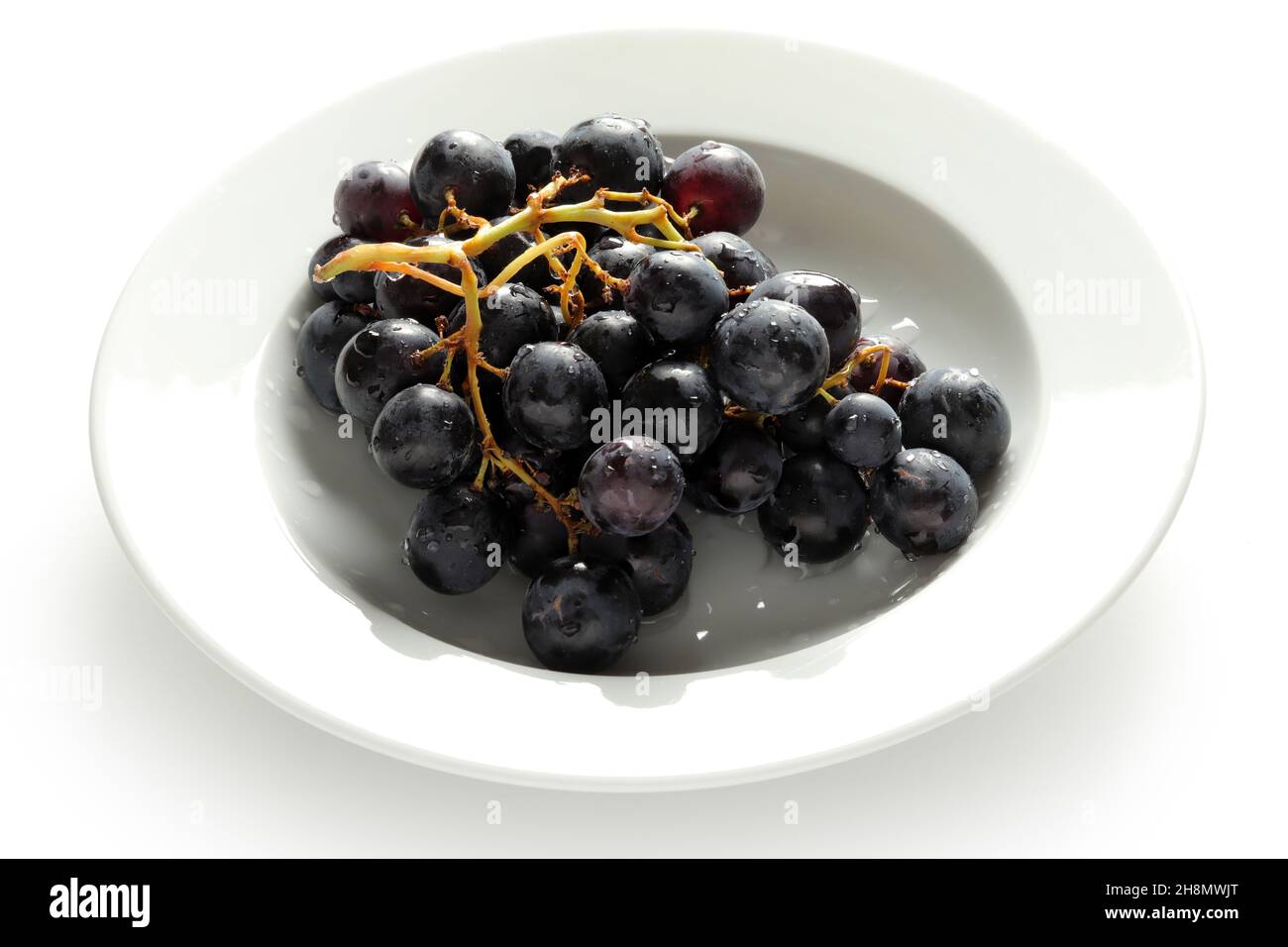 Fresh dark red grapes close up Stock Photo - Alamy
