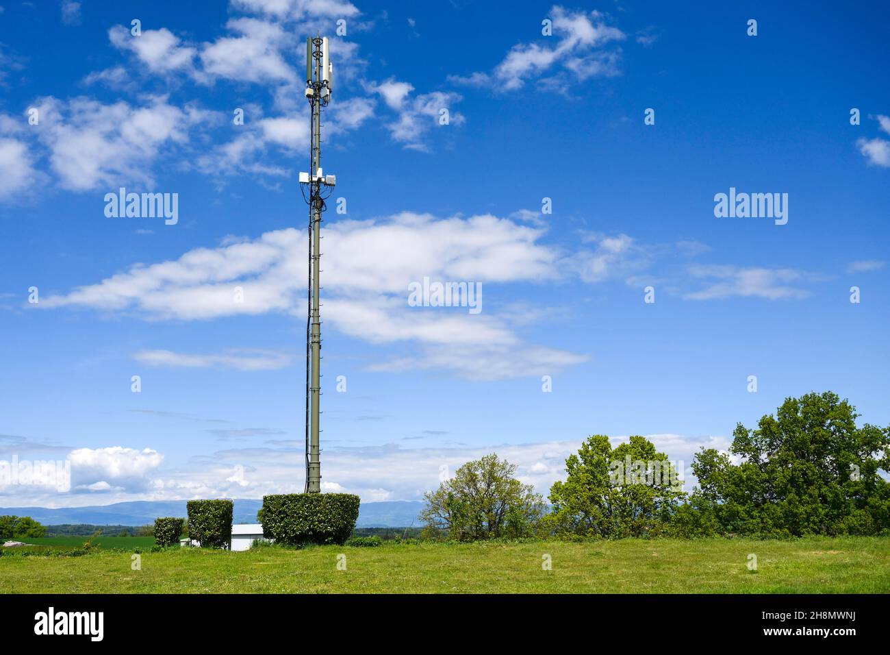 5g antenna hi-res stock photography and images - Alamy