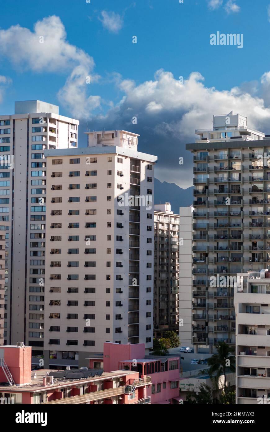 Modern honolulu resort hi-res stock photography and images - Alamy