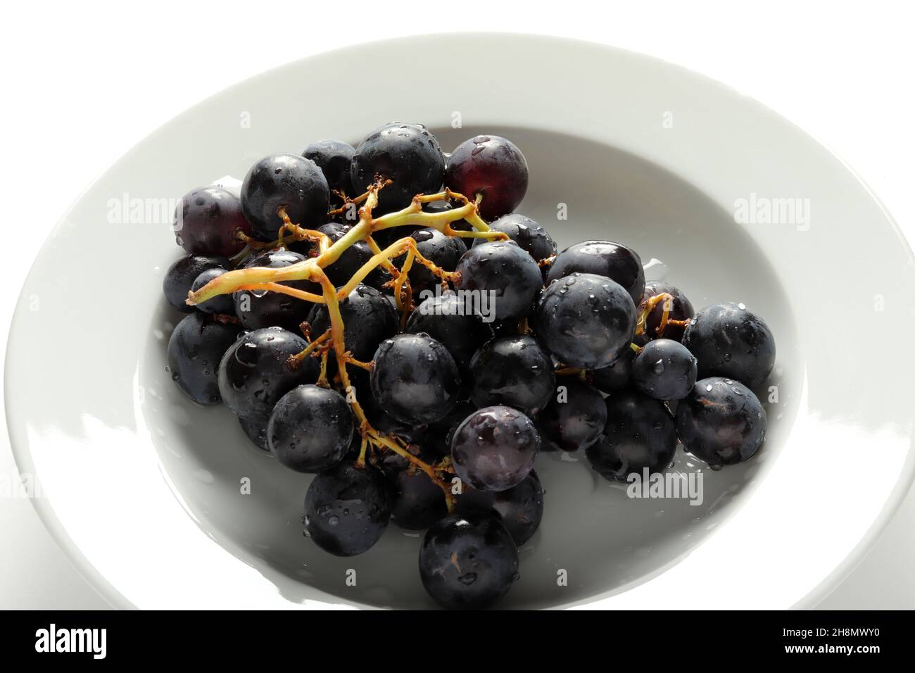 Fresh dark red grapes close up Stock Photo - Alamy