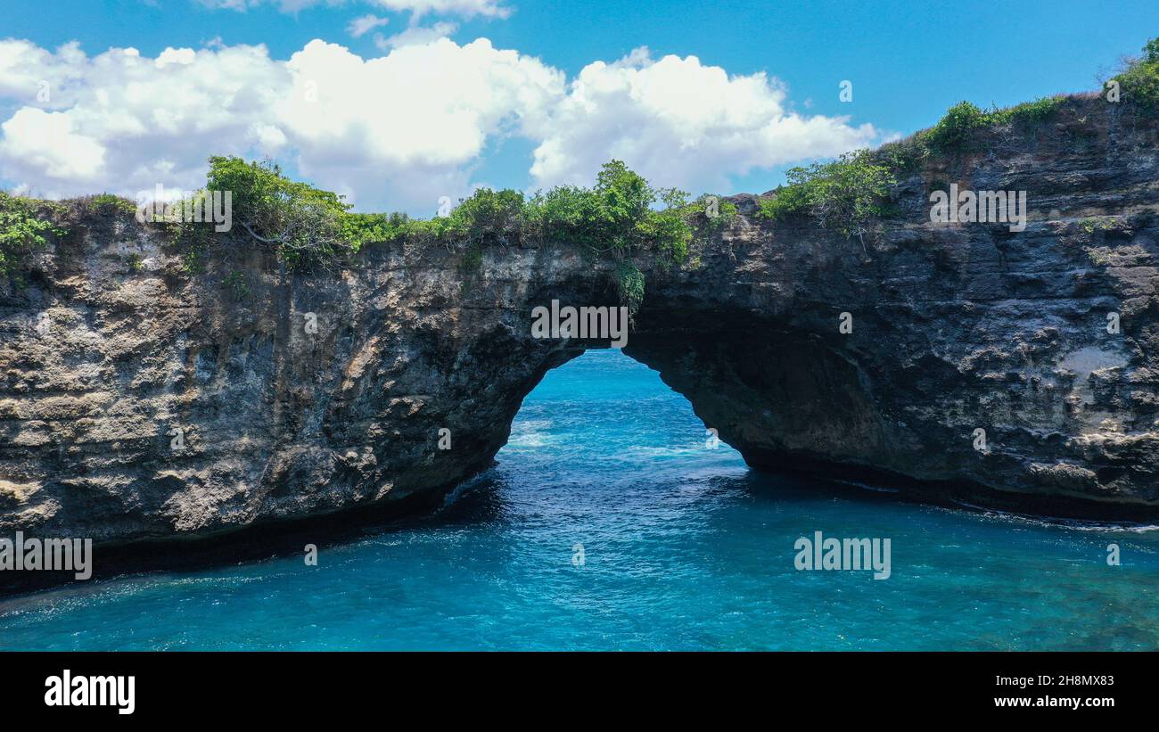 View on rock arch over ocean in Nusa Penida, Broken Beach, Indonesia ...