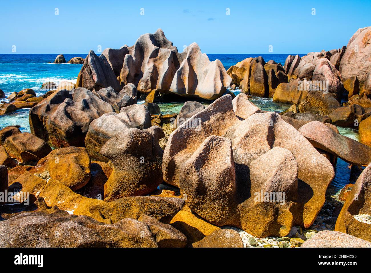 Granite rocks, beaches and jungle in the stunning south of La Digue ...
