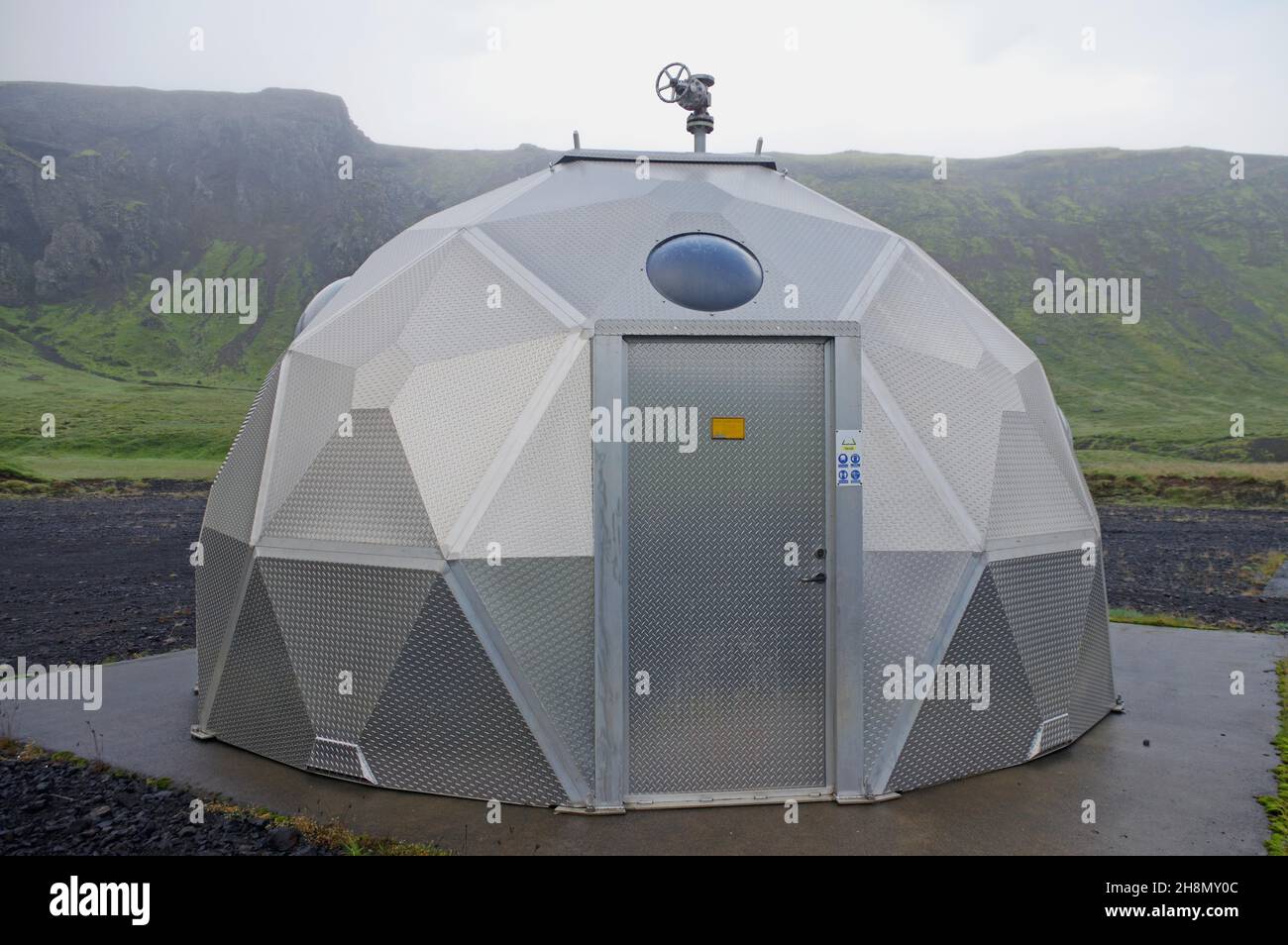 Igloo shaped building hi-res stock photography and images - Alamy