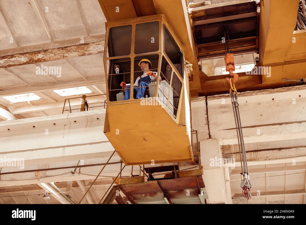 Overhead cabin hi-res stock photography and images - Alamy