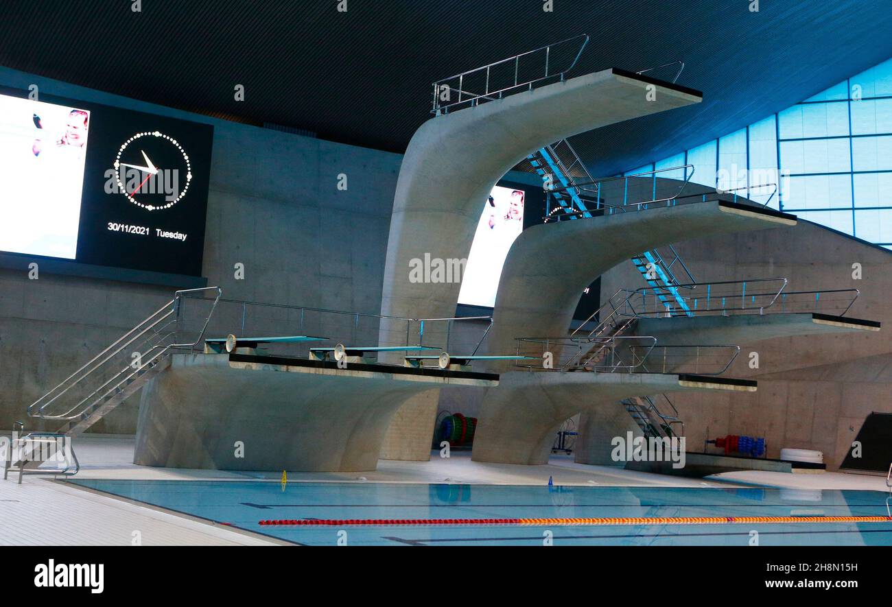 Diving boards hi-res stock photography and images - Alamy