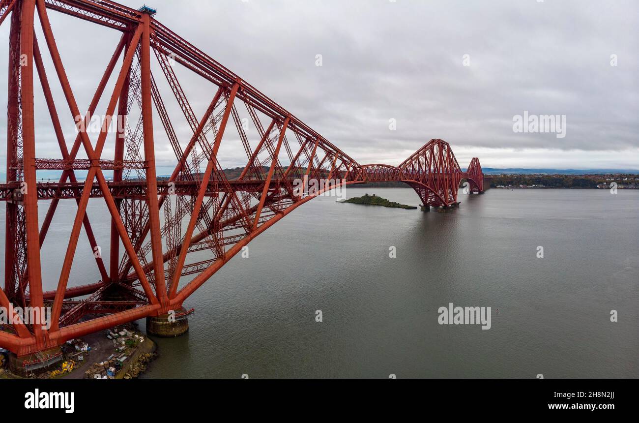Forth bridge aerial hi-res stock photography and images - Alamy