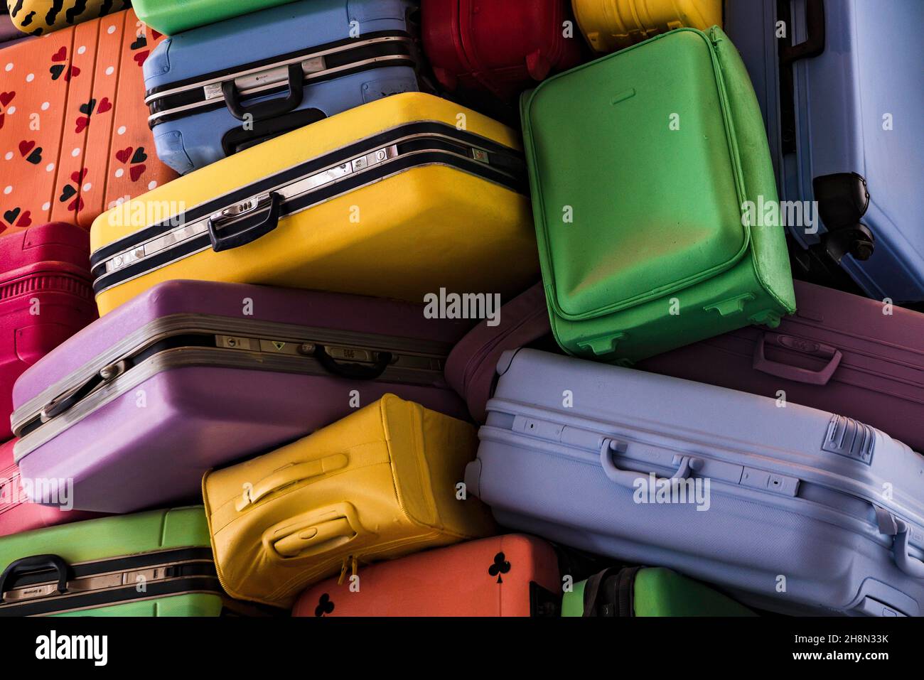 Multicolored suitcases hi-res stock photography and images - Alamy