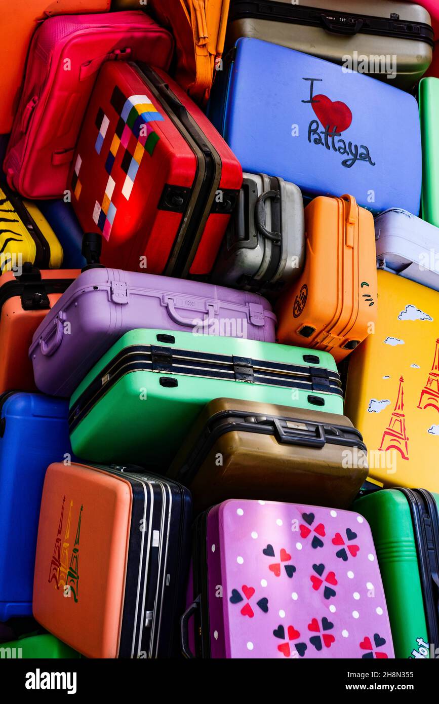 Multicolored suitcases hi-res stock photography and images - Alamy