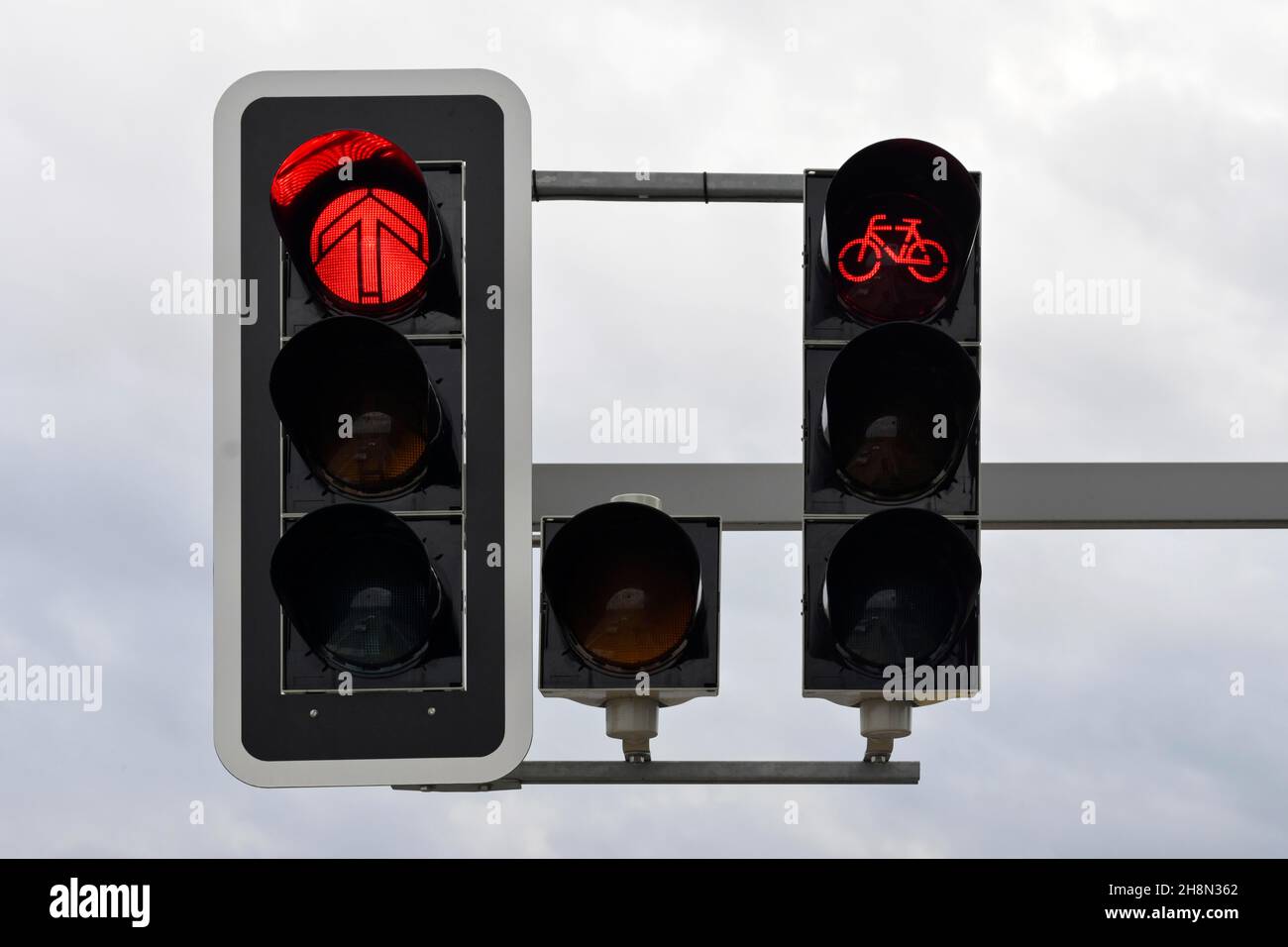 Traffic light on red Stock Photo - Alamy