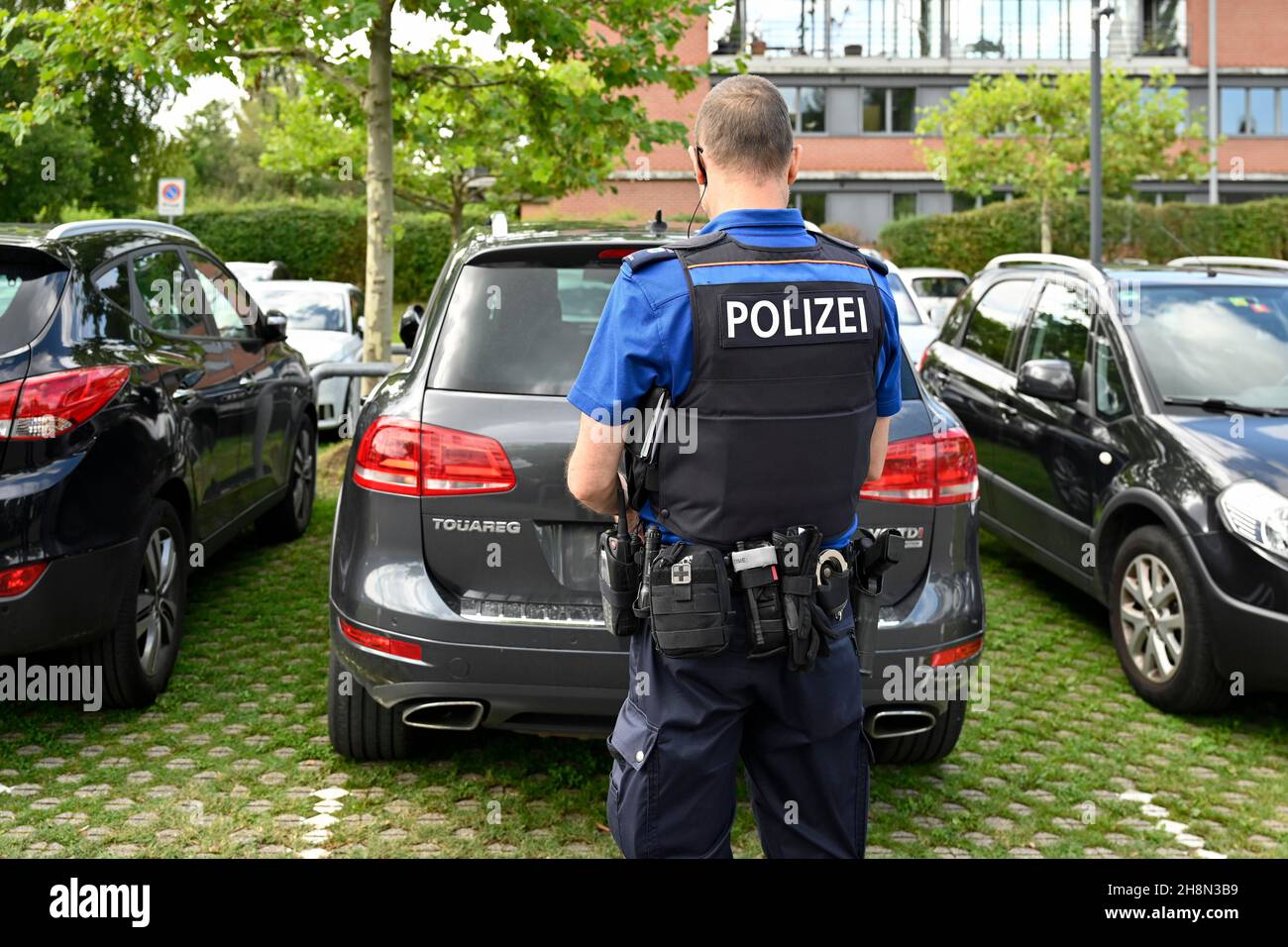 Police check parked cars Stock Photo - Alamy