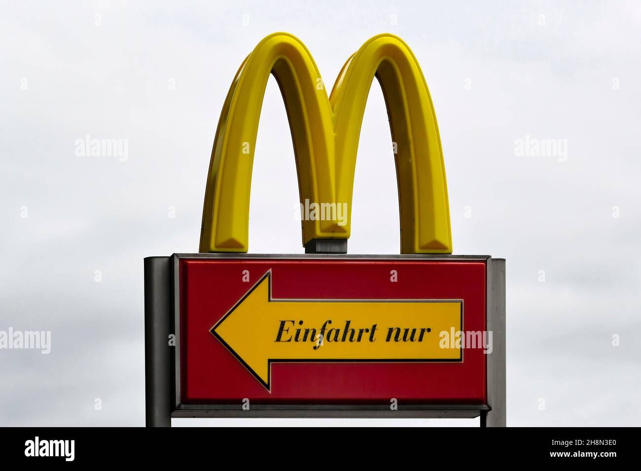Mcdrive sign hi-res stock photography and images - Alamy