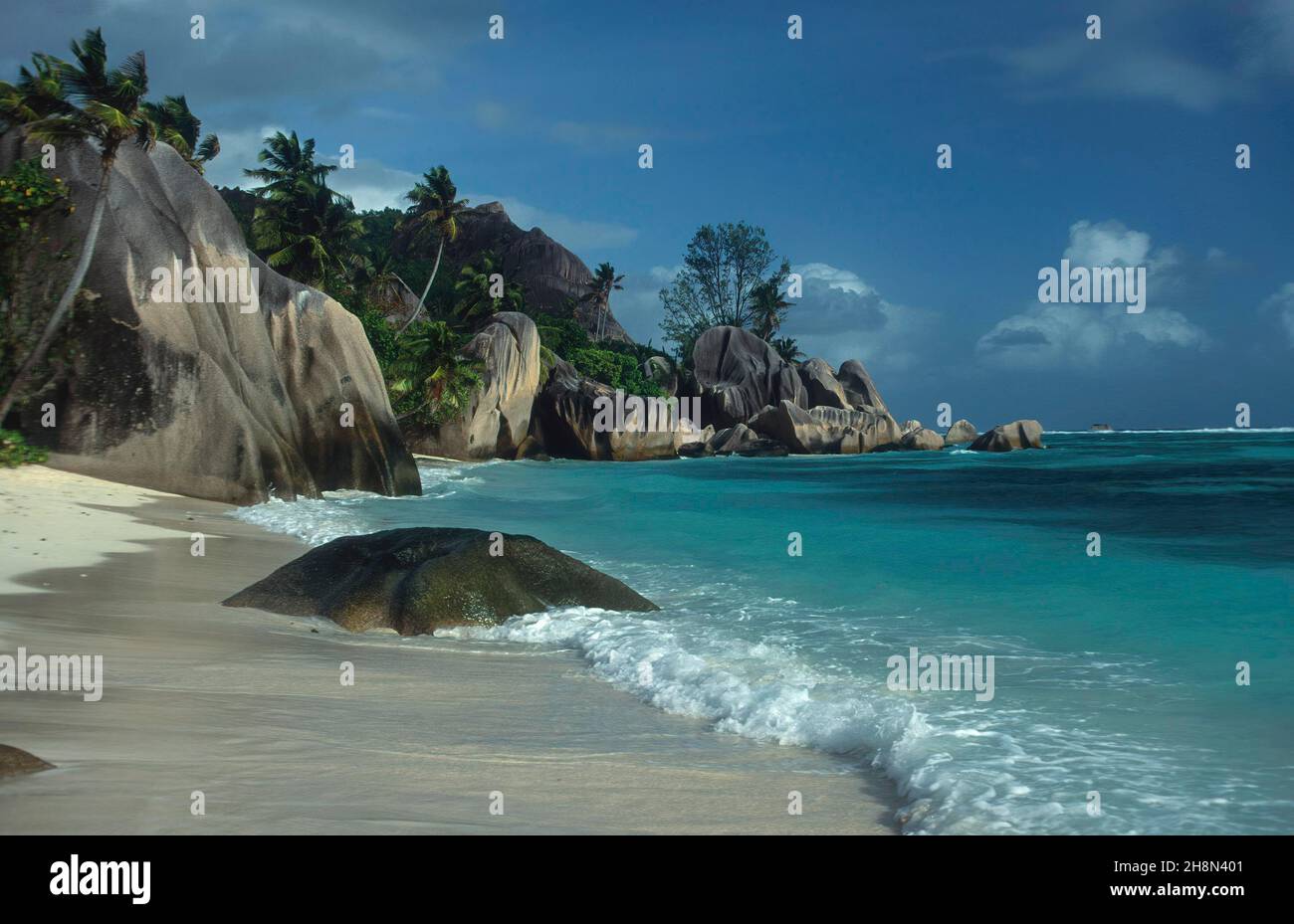 Anse Source d'Argent, sandy beach with granite rocks, La Digue ...