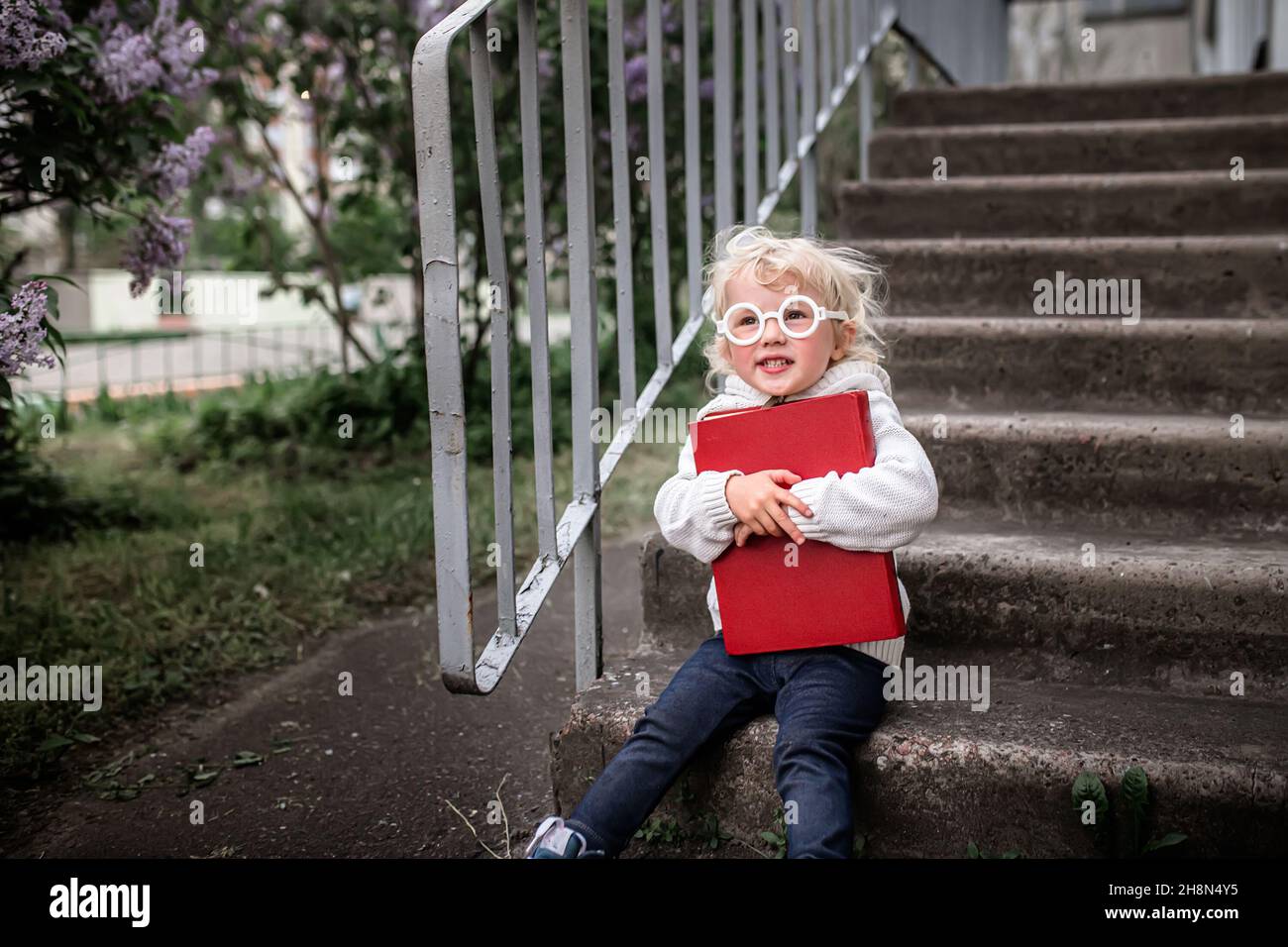 School kid hiding writing hi-res stock photography and images - Alamy