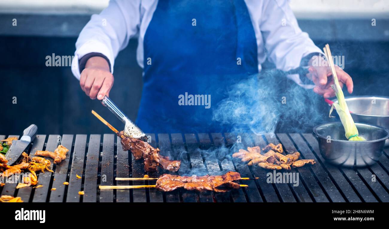 Chef cooking street food Stock Photo - Alamy