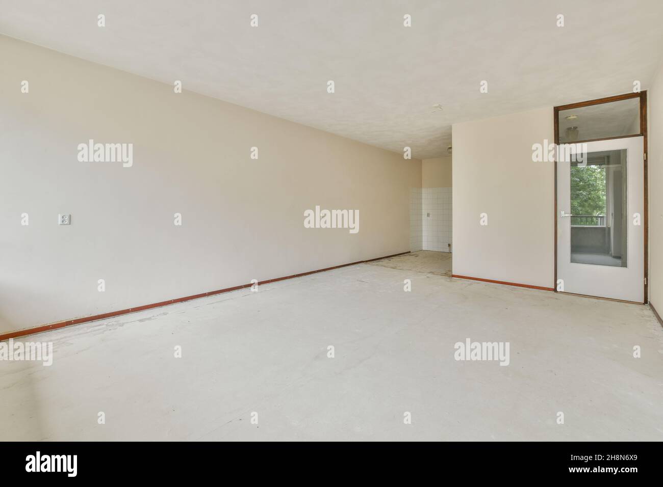 A cozy and spacious empty room in a luxury house Stock Photo - Alamy