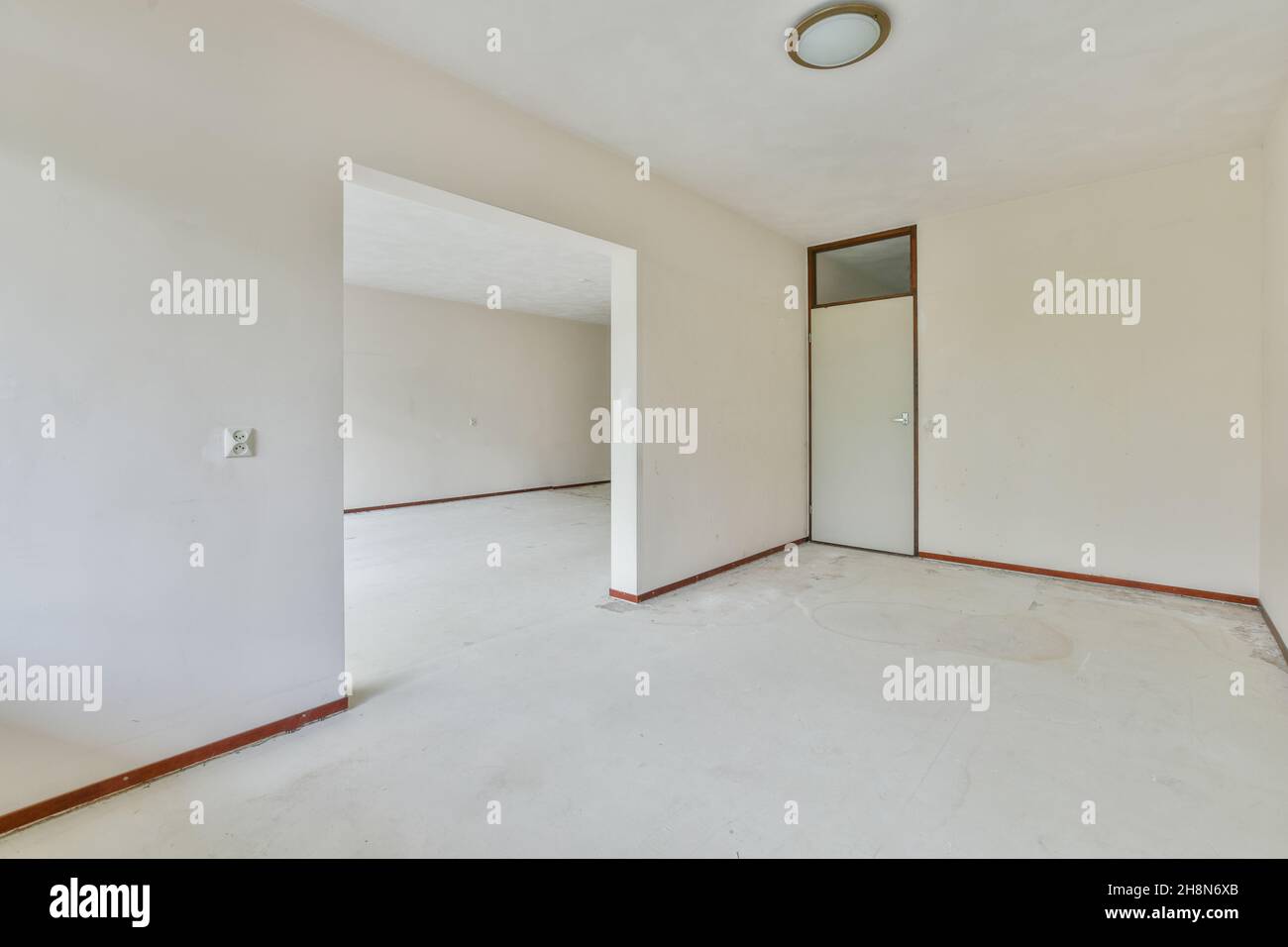 A cozy and spacious empty room in a luxury house Stock Photo - Alamy