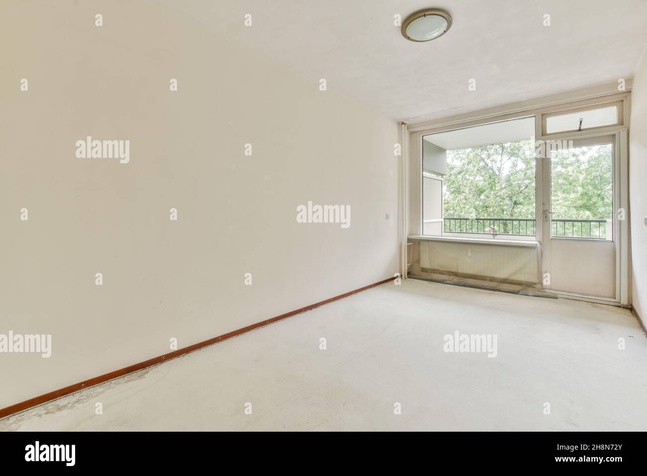 Empty room big window hi-res stock photography and images - Alamy