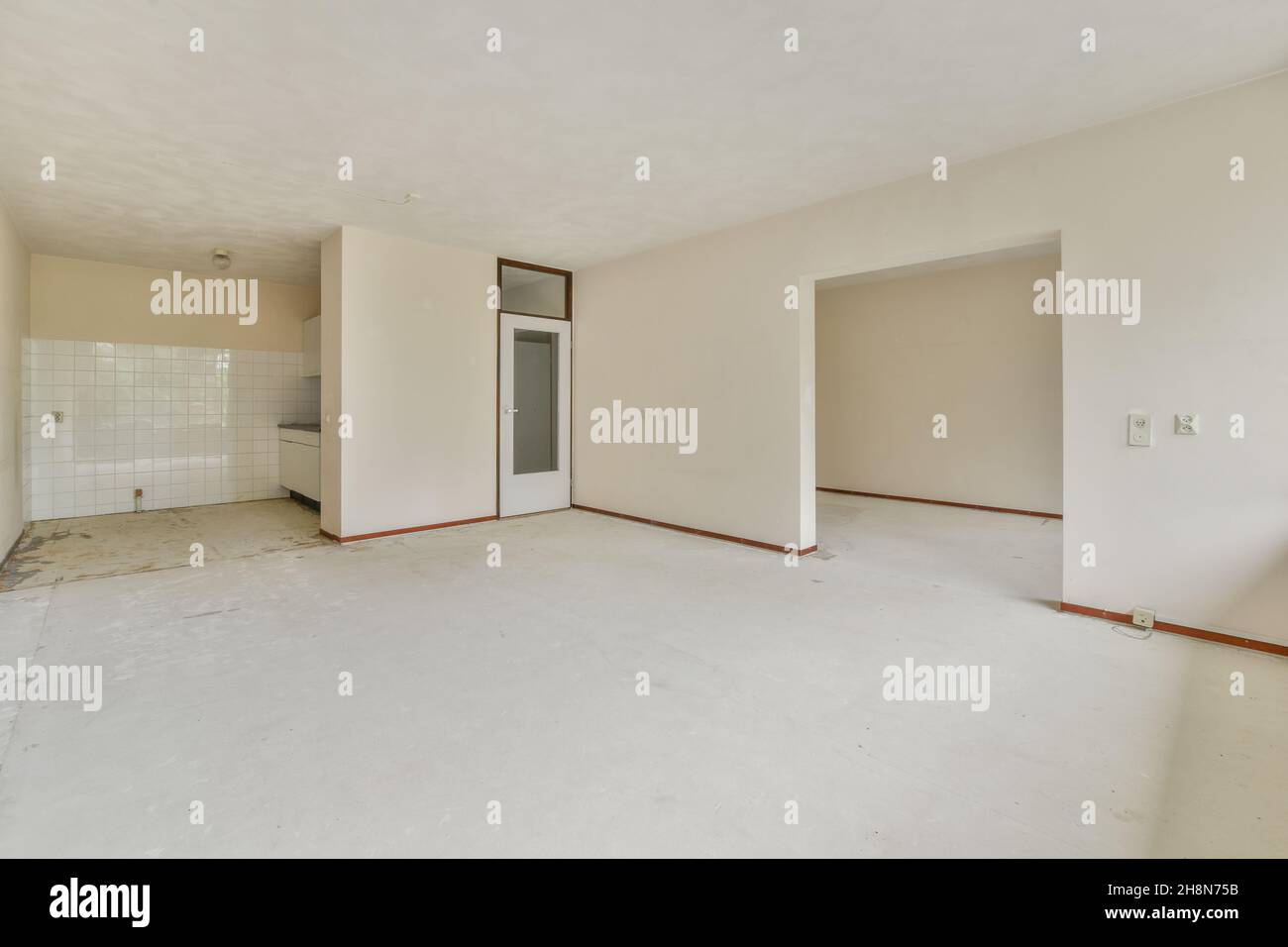 A cozy and spacious empty room in a luxury house Stock Photo - Alamy