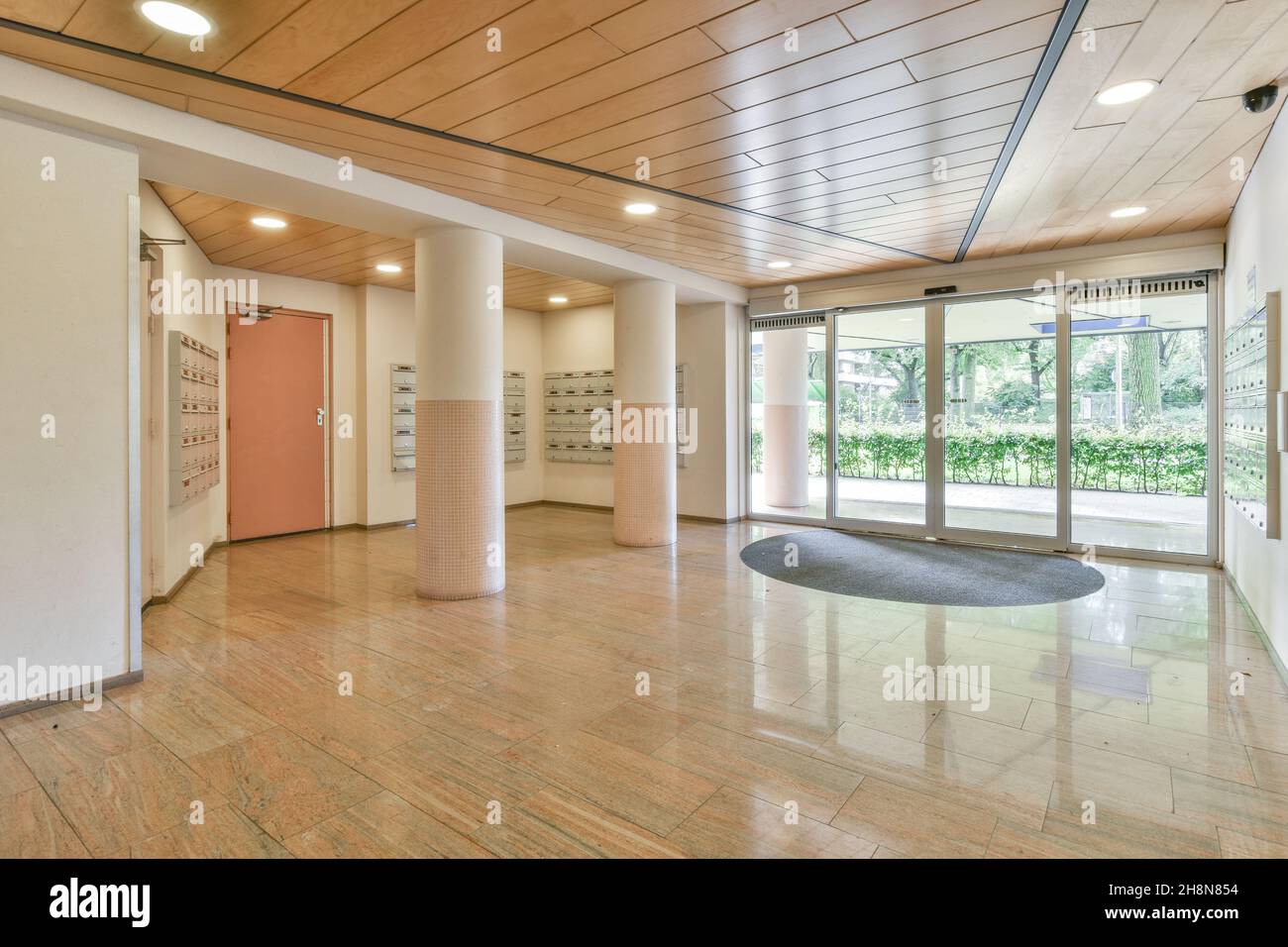 Huge entrance to the building with columns Stock Photo - Alamy