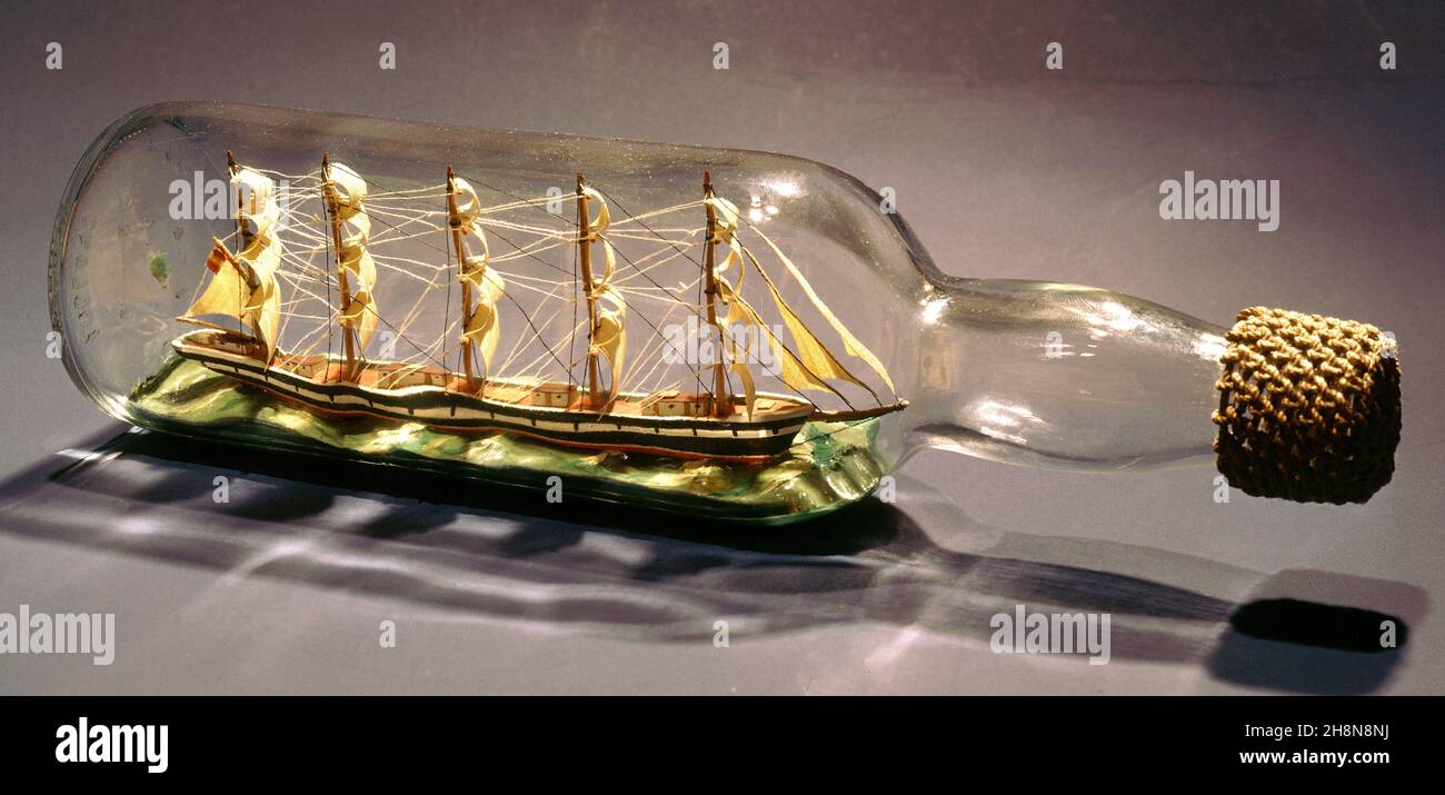 Botella de barco hi-res stock photography and images - Alamy