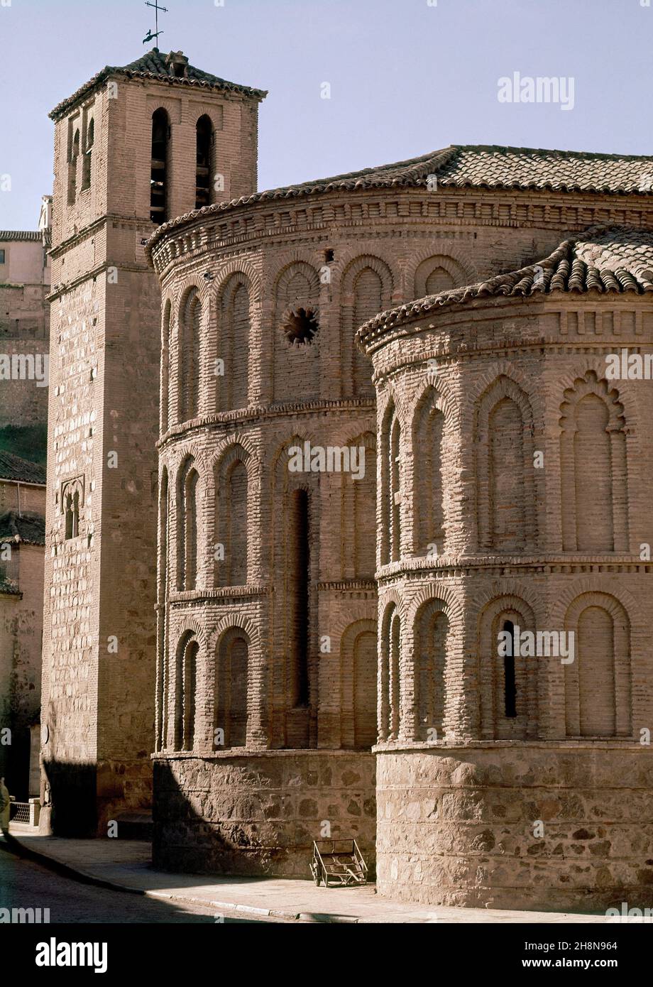 ABSIDES DE LA IGLESIA DE SANTIAGO DEL ARRABAL DEL SIGLO XIII Y TORRE ...