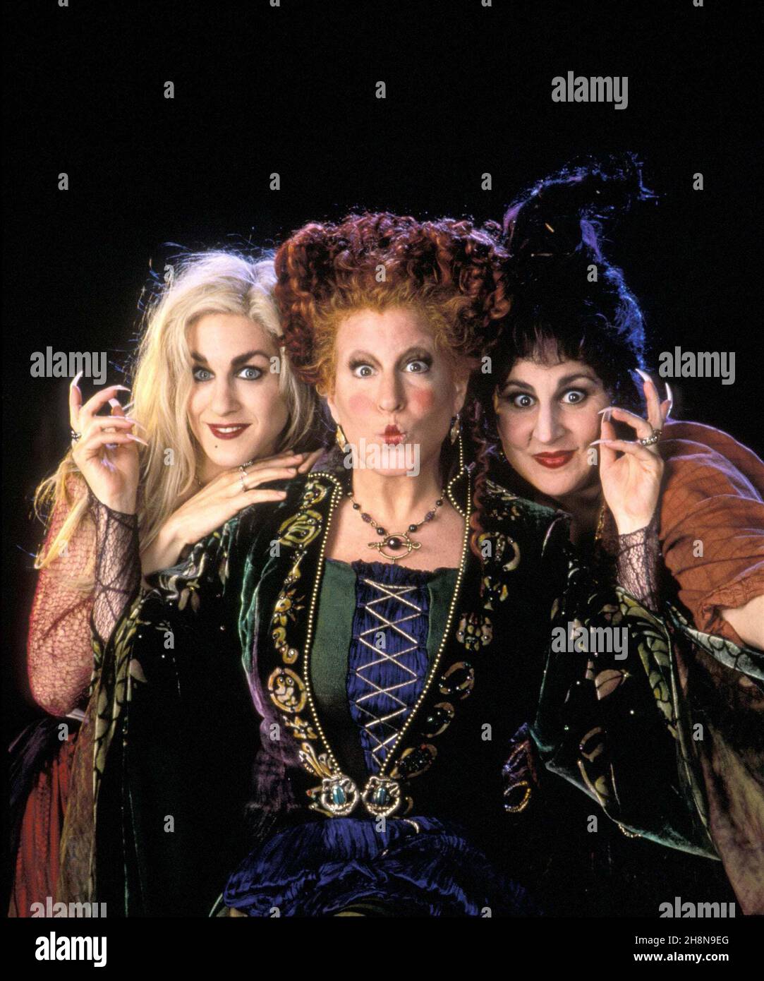 Bette Midler Sarah Jessica Parker And Kathy Najimy In Hocus Pocus