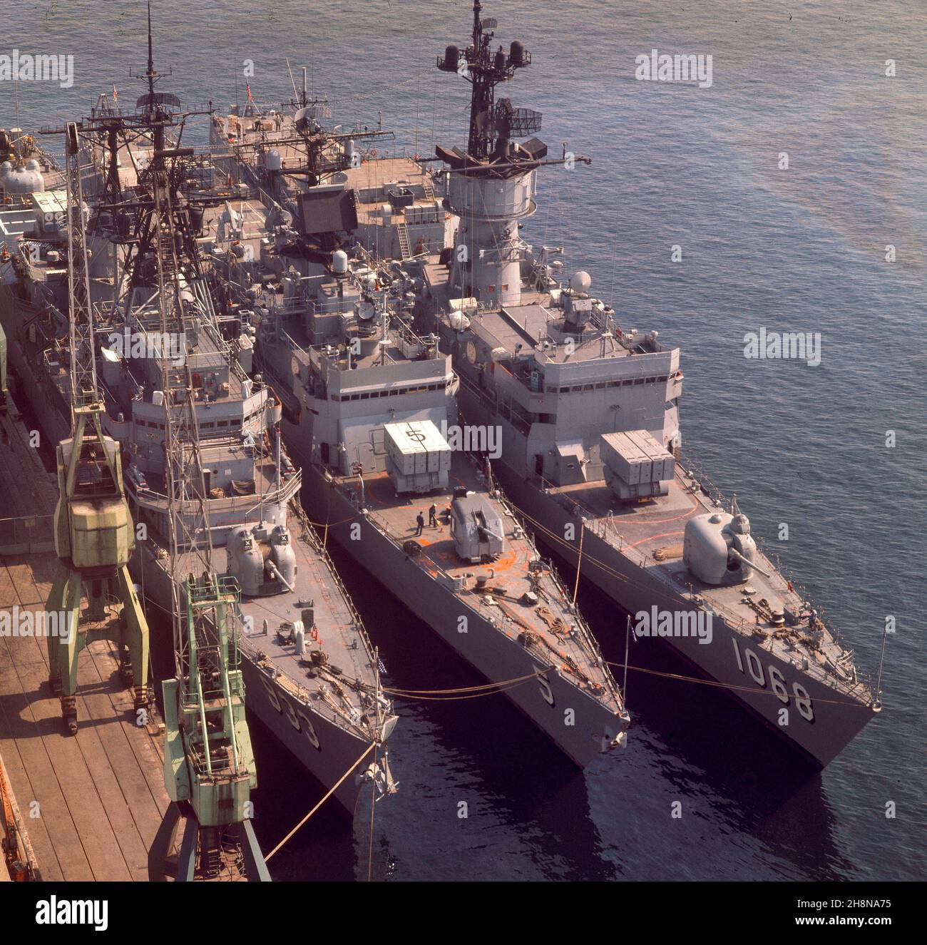 BARCOS DE GUERRA. Location: PUERTO. Barcelona. SPAIN Stock Photo - Alamy