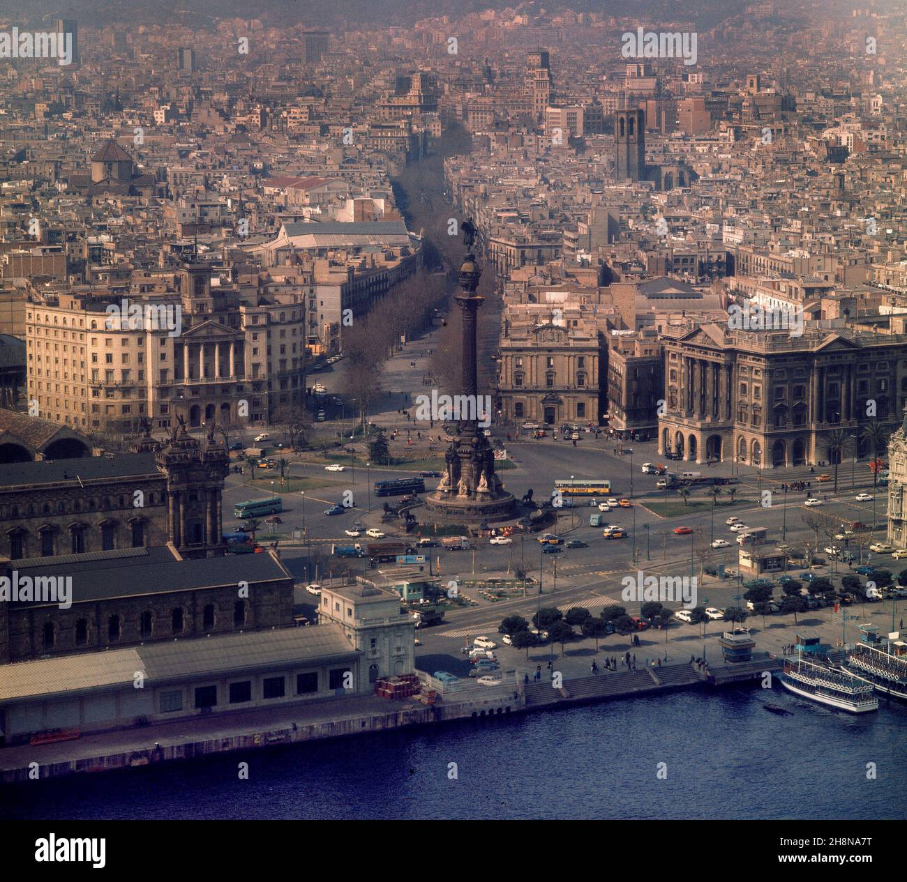 Monumento a cristobal colon hi-res stock photography and images - Alamy